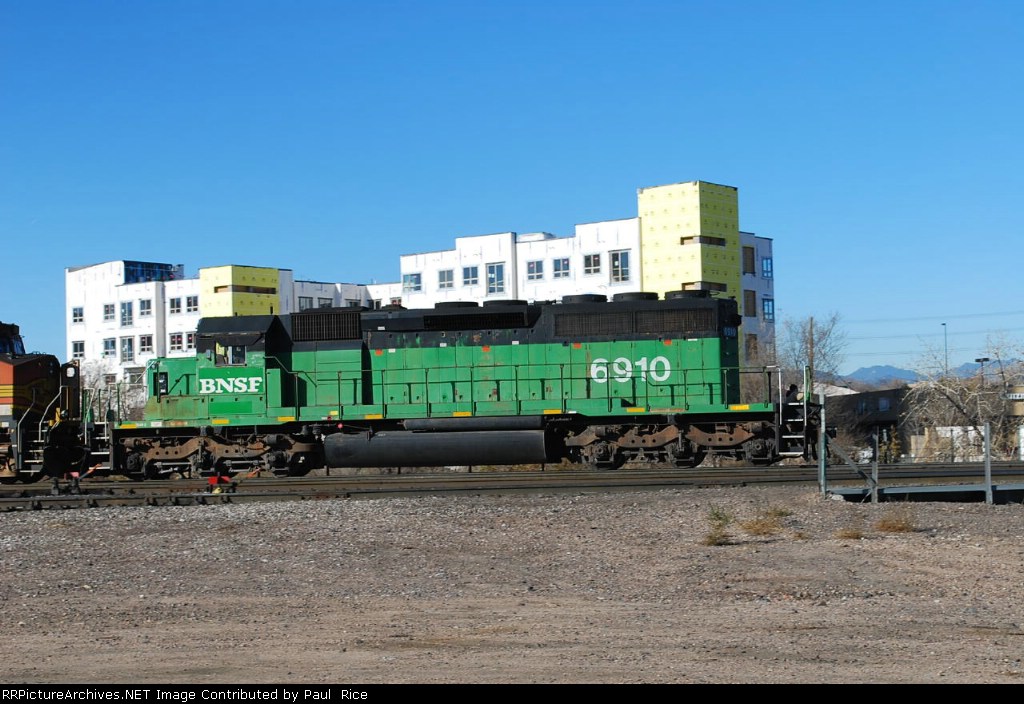 BNSF 6910